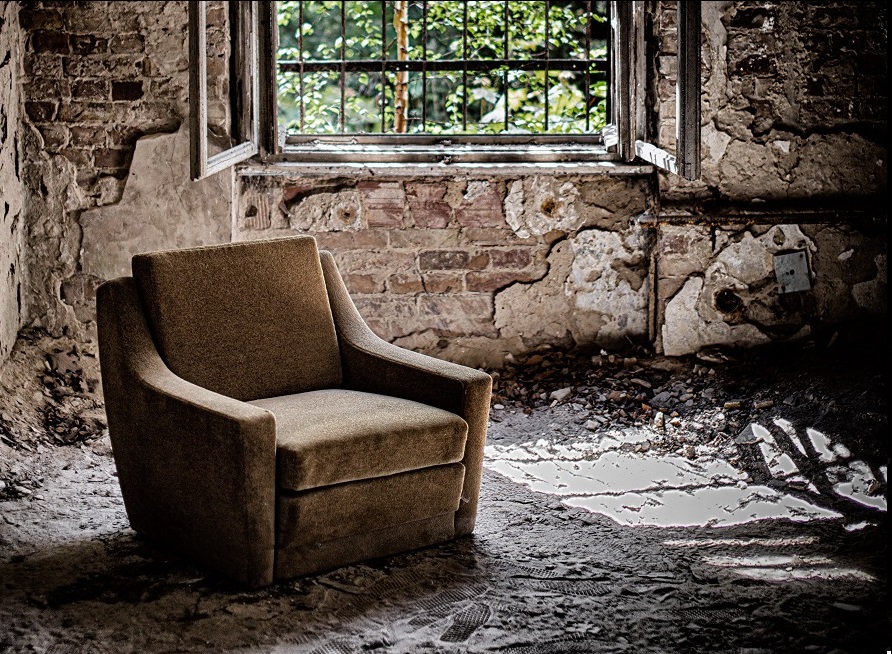 When the New Couch Attacks. – Sarcastic Fringehead